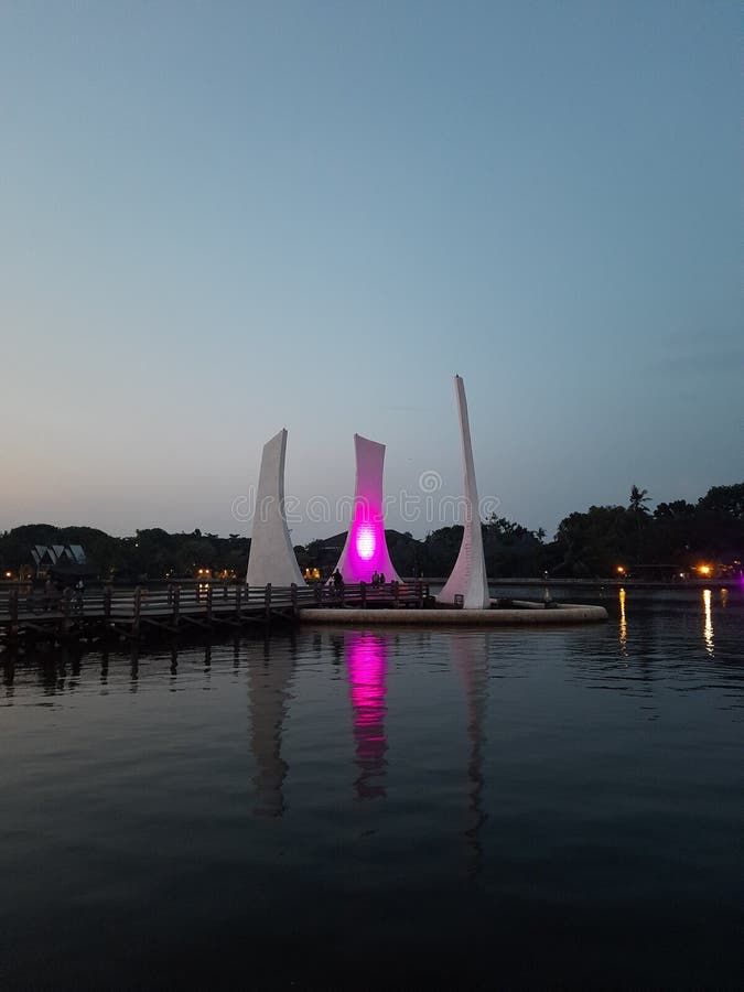 Ancol Monument editorial photo. Image of blue, machine - 263007141