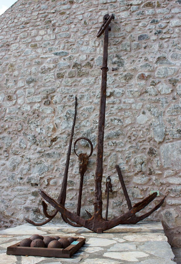 Ancore antiche immagine stock. Immagine di colore, classico - 35921205