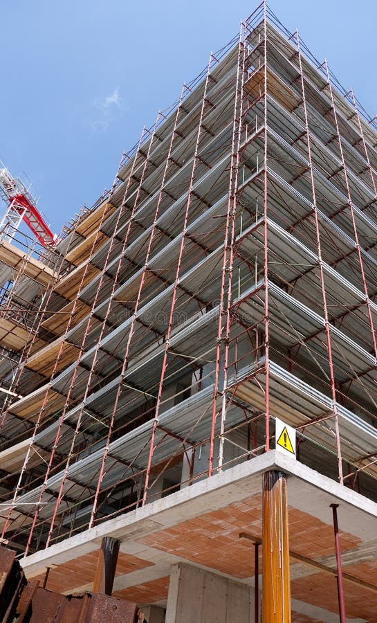 Andamios imagen de archivo. Imagen de andamio, rojo, edificio - 9836567