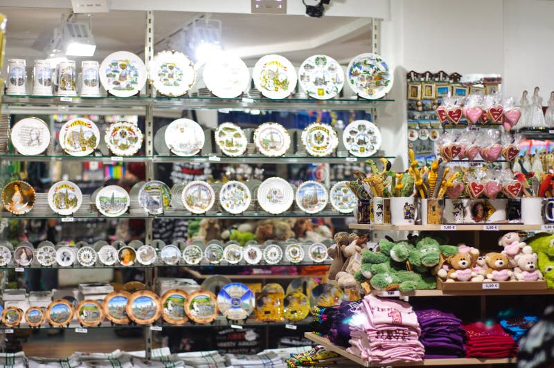 Andenkensystem in Berlin redaktionelles stockfoto. Bild von porzellan ...