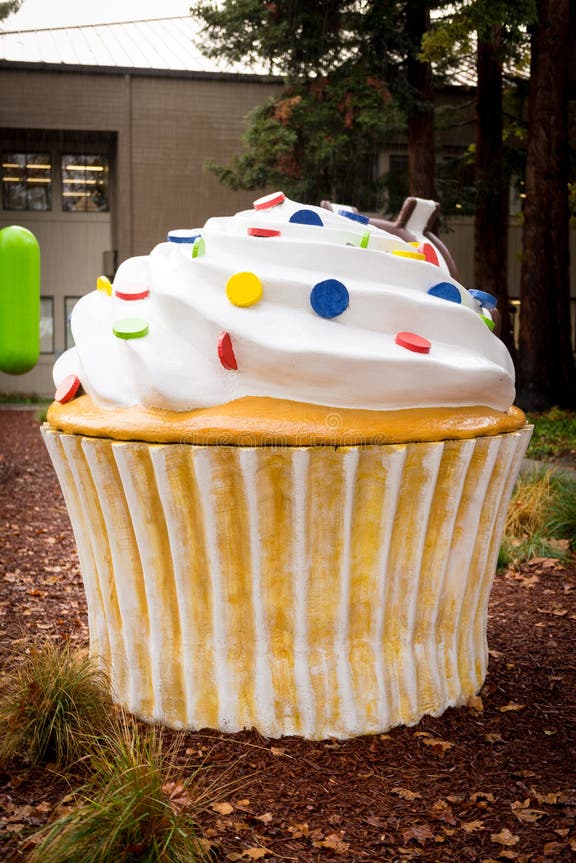 Android Figures on Google Campus Editorial Photography - Image of ...