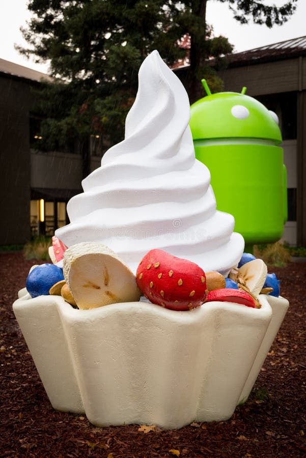 Android Figures on Google Campus Editorial Photography - Image of ...