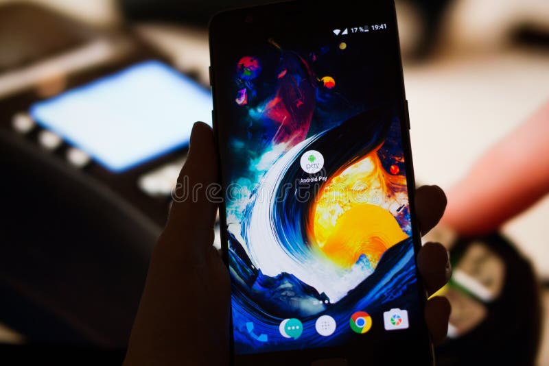 Android Pay service editorial photography. Image of retail - 92979817