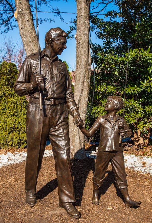 Andy Griffith and Opie Statue Editorial Photo - Image of bronze ...