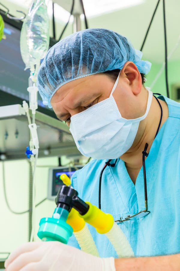 Anesthesiologist binnen of stock afbeelding. Image of medisch - 2378757