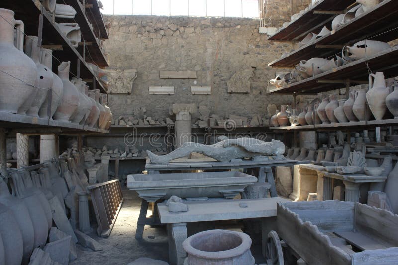 Anfore Romane Di Pompei E Petrificato Immagine Stock - Immagine di ...