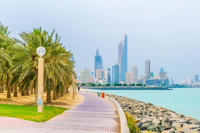 Angaben Der Corniche Promenade in Kuwait Stockbild - Bild von himmel ...