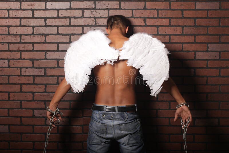 Un Homme Avec Des Ailes D'ange. Photo stock - Image du liberté, hommes ...