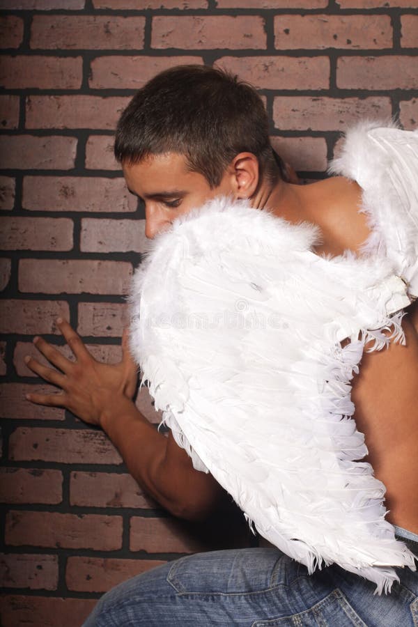 Un Homme Avec Des Ailes D'ange. Photo stock - Image du liberté, hommes ...