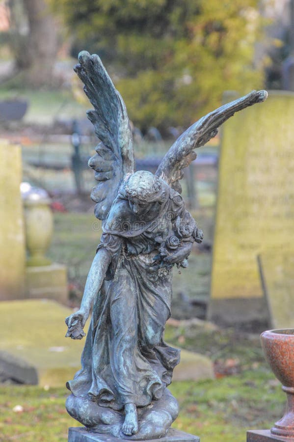Angel Grave Sculpture In Cemetery - 9 Editorial Stock Image - Image of ...