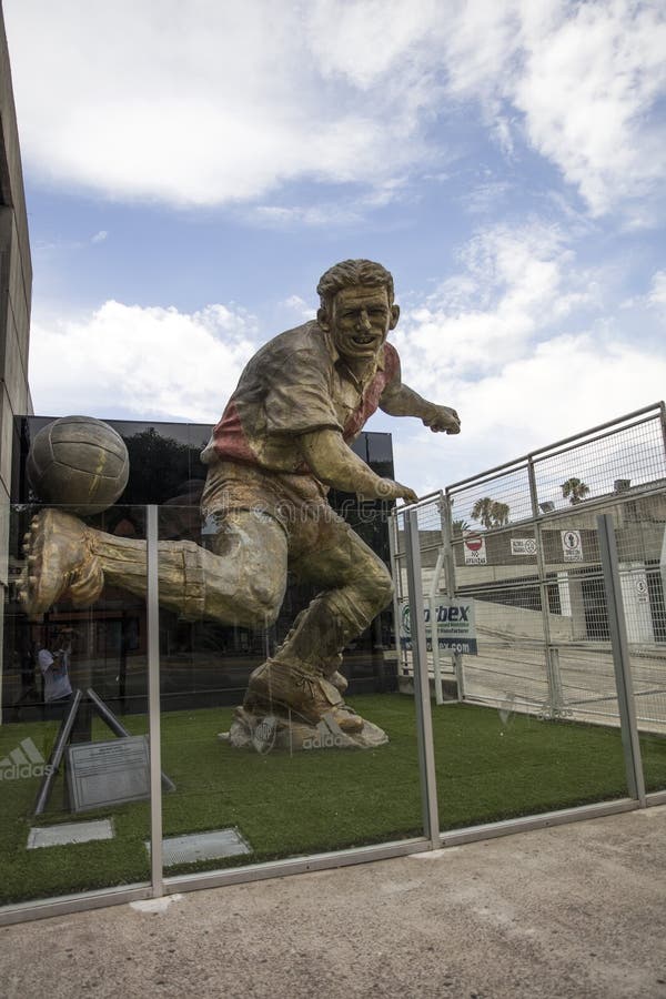 Angel Labruna-Statue an River Plate-Stadion in Buenos Aires, Arg ...