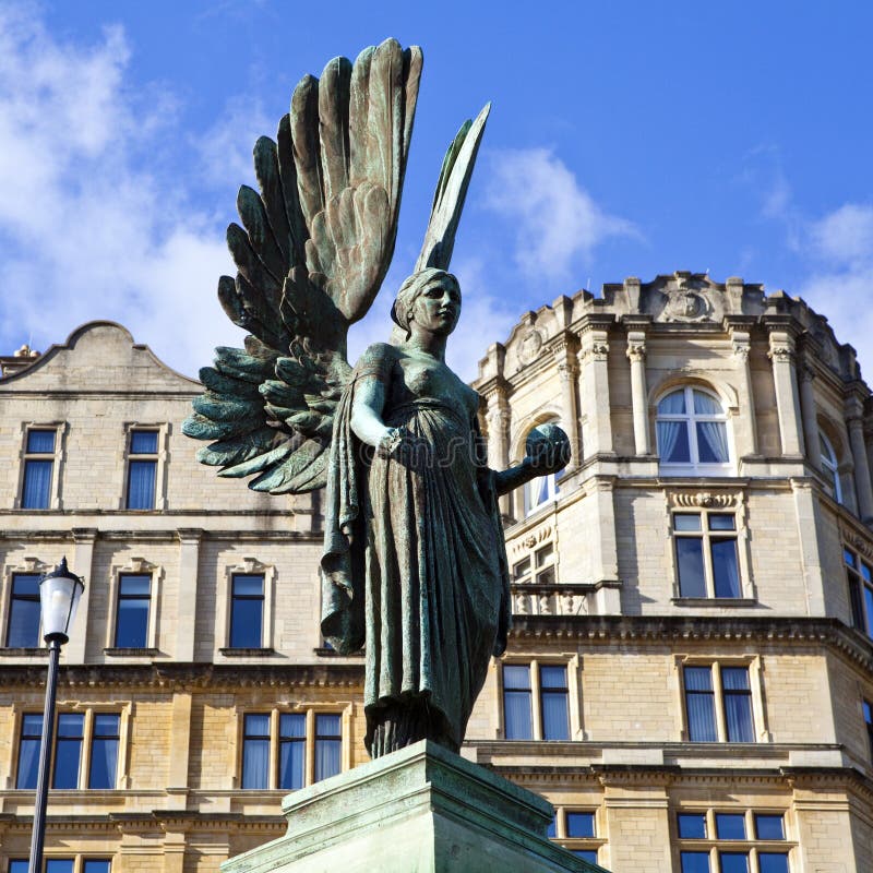 Angel Statue in Parade Gardens in Bath Stock Image - Image of somerset ...