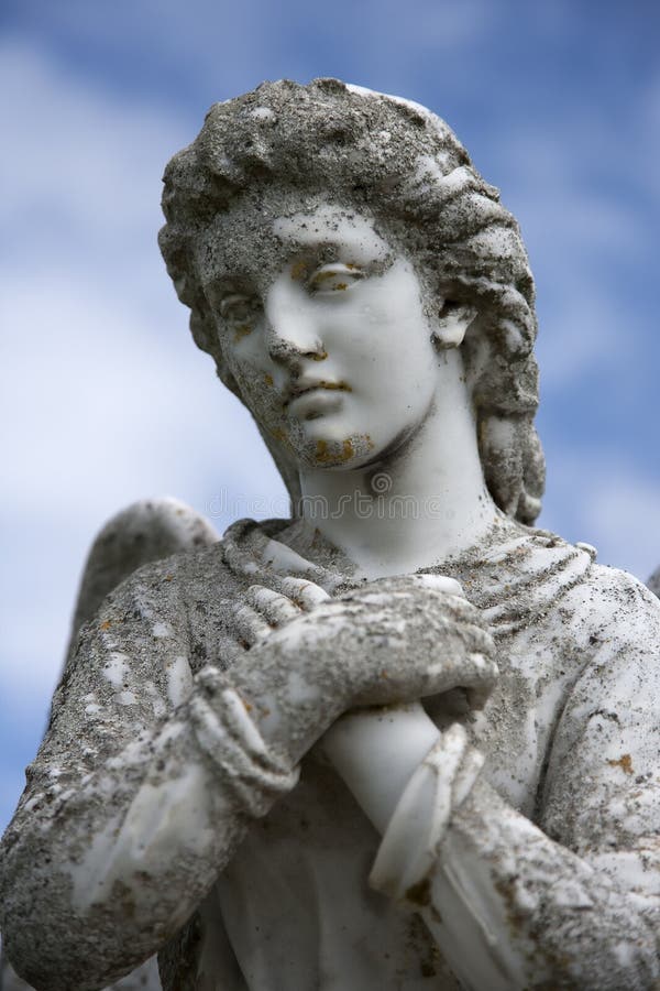 Angelo immagine stock. Immagine di osservare, statua - 16393735