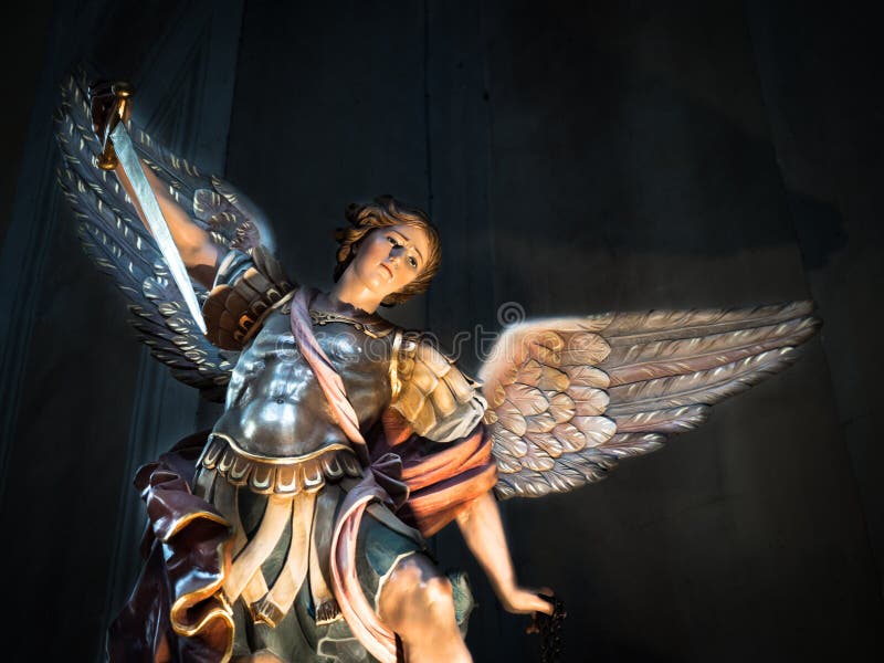 Angelo Con La Spada Foto Stock - Download 201 Royalty Free Photos