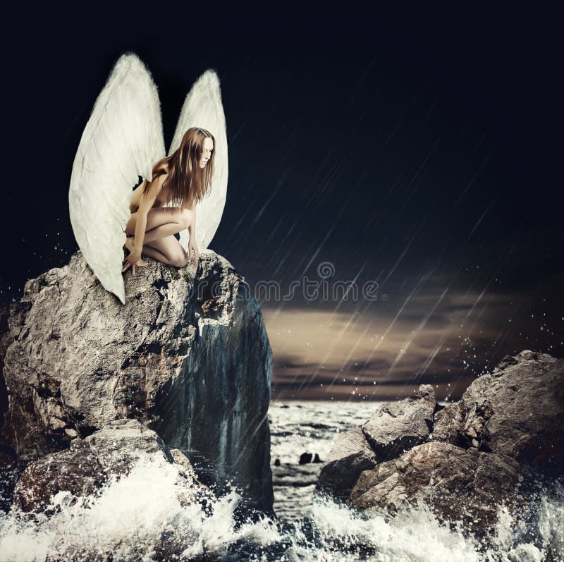 Angelo Triste Della Donna Con Le Ali Bianche Immagine Stock - Immagine ...