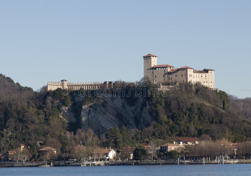 Castello Di Angera - Fortezza (Rocca Borromea) Fotografia Stock ...