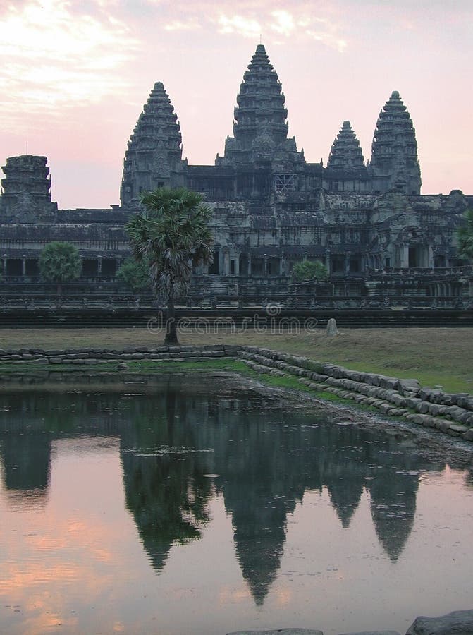 Angkor Wat sunrise stock image. Image of pool, history, spires - 973