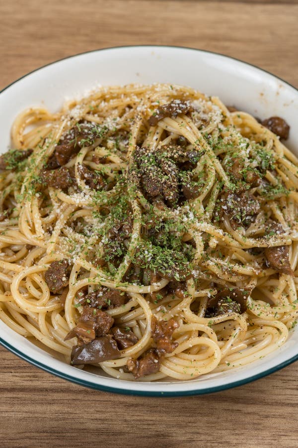 Angle View Black Pepper Beef Fillet Spaghetti at Vertical Composition ...