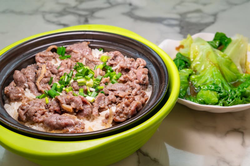 Angle View Clay Pot Rice with Beef and Lettuce at Horizontal ...