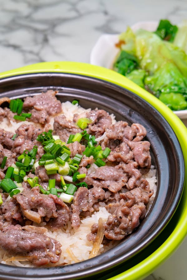 Angle View Clay Pot Rice with Beef and Lettuce at Vertical Composition ...