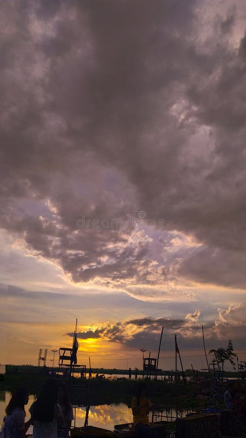 Angono Wawa Lakeside Park editorial photography. Image of wawa - 165692257