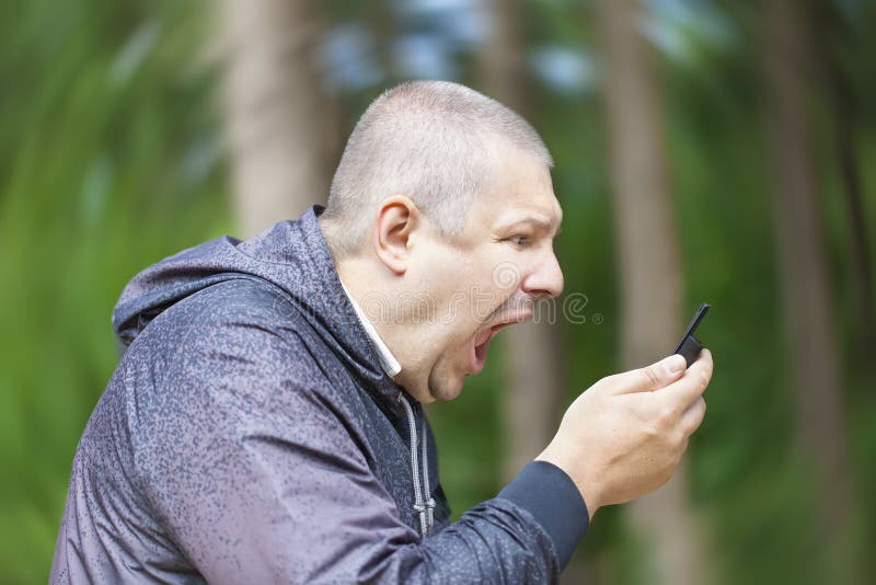 Angry Man Screaming in Phone Stock Photo - Image of outdoor, park: 32154758