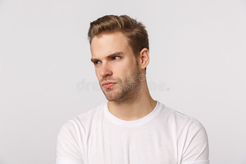 Een Man Die Zich Agressief Voelt En Woedend is Over Iemand Die Zijn ... Een Man Die Zich Agressief Voelt En Woedend is Over Iemand Die Zijn ...