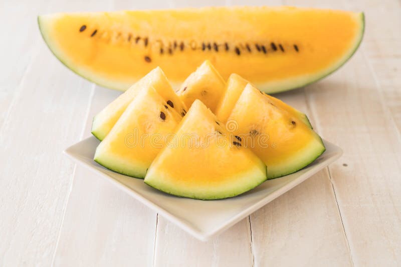 Anguria Gialla Fresca Su Bianco Fotografia Stock - Immagine di seedless ...