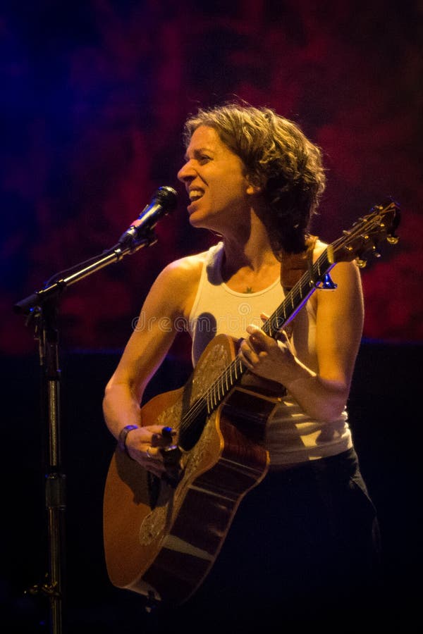 Ani DiFranco Bei Carroponte MI 05-07-2017 Redaktionelles Foto - Bild ...