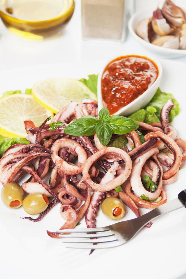 Calamar cocido al horno imagen de archivo. Imagen de restaurante - 21190111