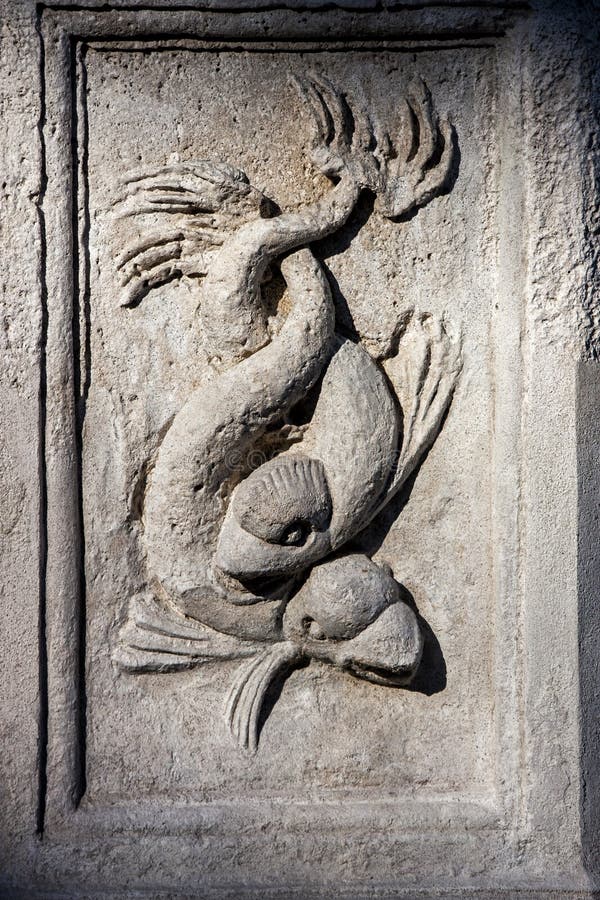 Animal Marin, Poisson Dans Le Bas-relief Image stock - Image du chiffre ...