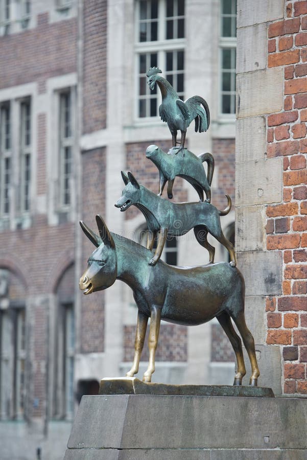 Animals Musician Copper Statue in Bremen Stock Image - Image of chicken ...