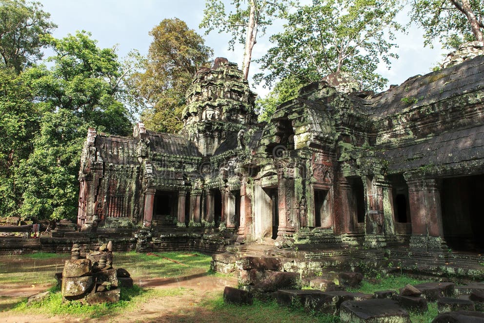 Ankgor vat stock photo. Image of fighter, hinduism, antiques - 35693226