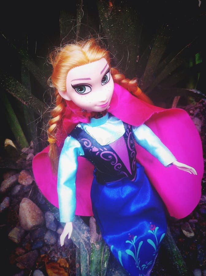 Anna Solo editorial image. Image of walking, solo, frozen - 44265400