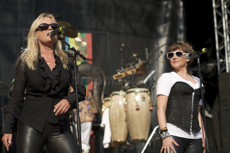 Anne Linnet Band editorial stock image. Image of girls - 10016889