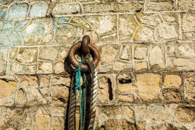 Anneaux d'amarrage photo stock. Image du amarrage, boucles - 50623622