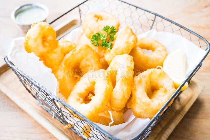 Anneaux de Calamari photo stock. Image du poissons, nourriture - 81878208