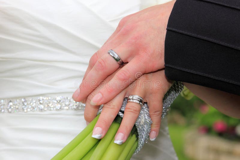 Anneaux de mariage photo stock. Image du voile, extérieur - 32775182
