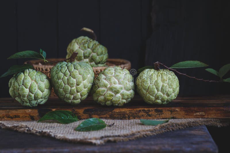 Fruta de las anonas imagen de archivo. Imagen de frescura - 53880307