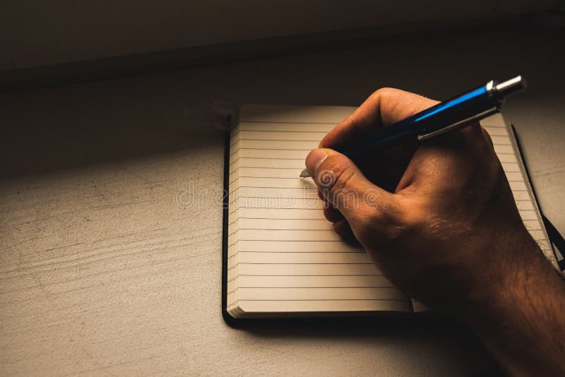 Anotar Notas En La Libreta De Papel Foto de archivo - Imagen de libreta ...