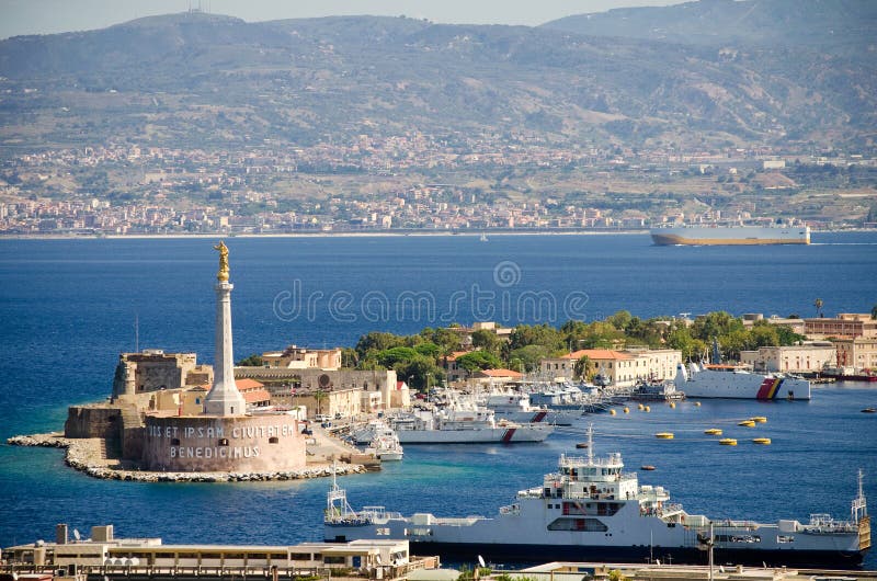 Ansicht über Messina, Sizilien Stockbild - Bild von himmel ...