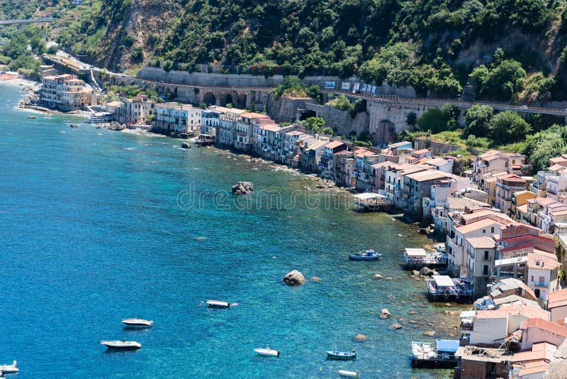 Ansicht über Scilla, Kalabrien, Italien Stockfoto - Bild von denkmal ...