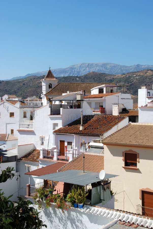 Ansicht Der Stadt, Sayalonga, Spanien. Stockfoto - Bild von hügel ...