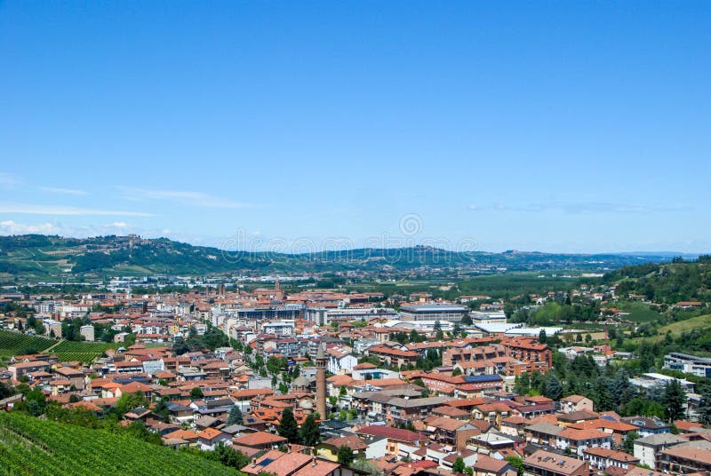 Ansicht Der Stadt Von Alba, Piemont - Italien Stockfoto - Bild von ...