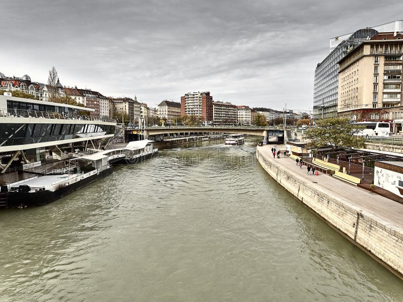 Fluss Wien-Donau stockfoto. Bild von ansicht, panorama - 7400514