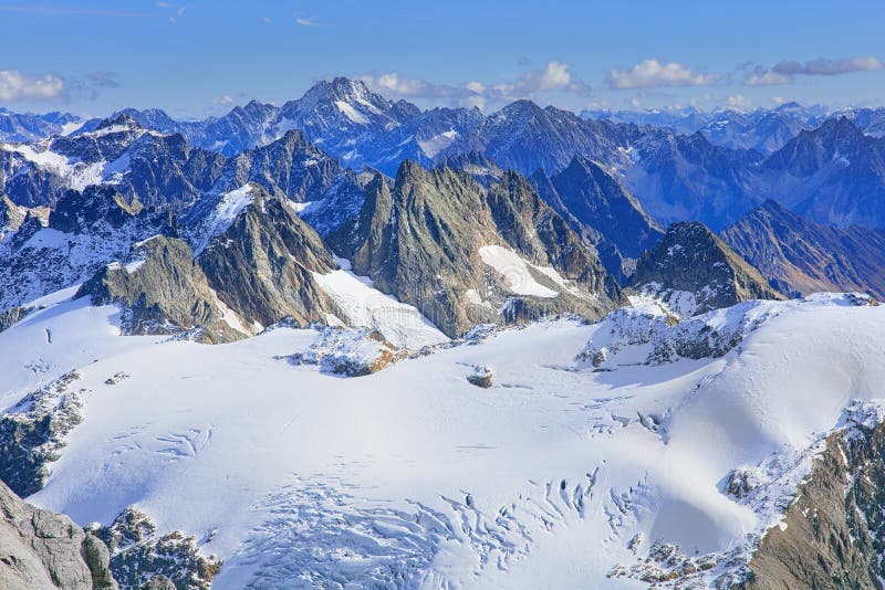 Ansicht in Die Schweizer Alpen Stockfoto - Bild von szenen, spitze ...