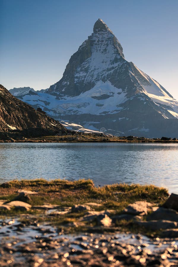 Ansicht Von Matterhorn-Berg Mit See Bei Zermatt Stockfoto - Bild von ...