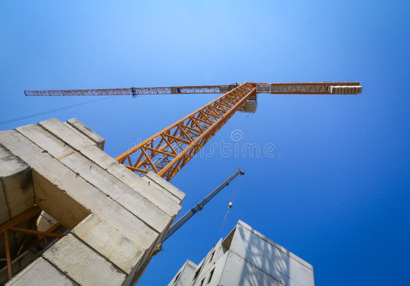 Ansicht Von Unten Des Kranes Stockfoto - Bild von nachricht, unterseite ...