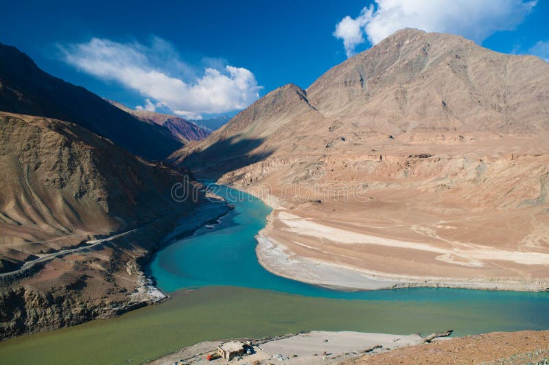 Ansicht Zanskar Und Der Fluss Indus Stockbild - Bild von strom ...