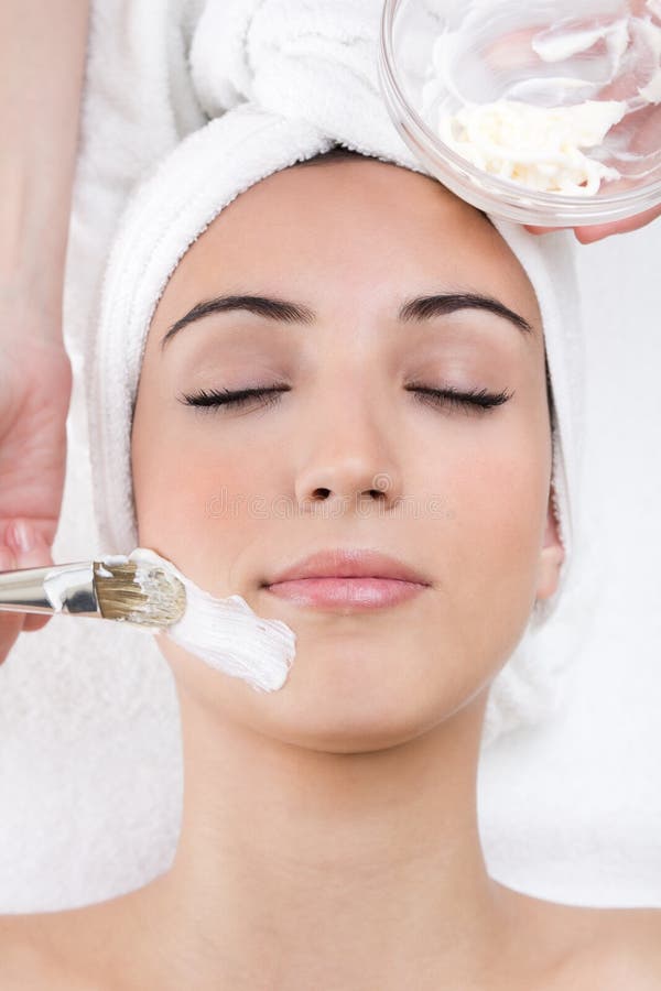 Ansikts- Maskering Av Den Caucasian Kvinnlign Fotografering för ...